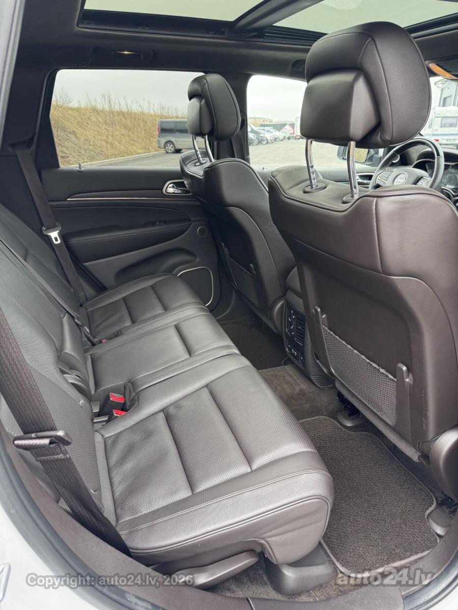 Balts Jeep Grand Cherokee 2015 Tallina, ar dzinēja tilpumu 3.00 L un nobraukumu 189 tūkst. km par 19500 €, foto 21 vietnē AUTOMOTO.COM.LV