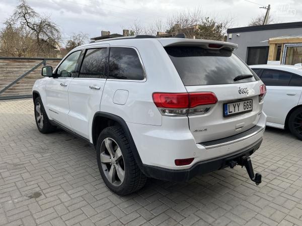 White Jeep Grand Cherokee 2015 in Vilnius, with an engine capacity of 3.60 L and mileage of 159 thousand km for 15500 €, photo 6 on AUTOMOTO.COM.LV