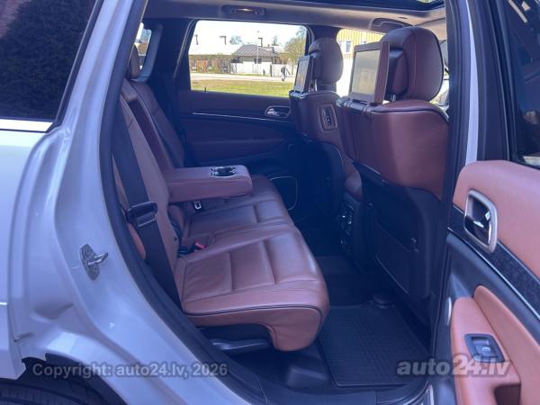 White Jeep Grand Cherokee 2015 in Tallinn, with an engine capacity of 3.00 L and mileage of 144 thousand km for 16950 €, photo 6 on AUTOMOTO.COM.LV