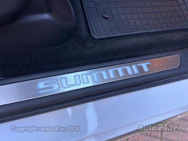 White Jeep Grand Cherokee 2015 in Tallinn, with an engine capacity of 3.00 L and mileage of 144 thousand km for 16950 €, photo 9 on AUTOMOTO.COM.LV