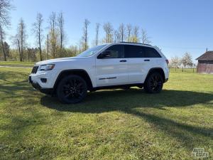 Balts Jeep Grand Cherokee 2015 Kauņa, ar dzinēja tilpumu 5.70 L un nobraukumu 241 tūkst. km par 15600 €, foto  vietnē AUTOMOTO.COM.LV