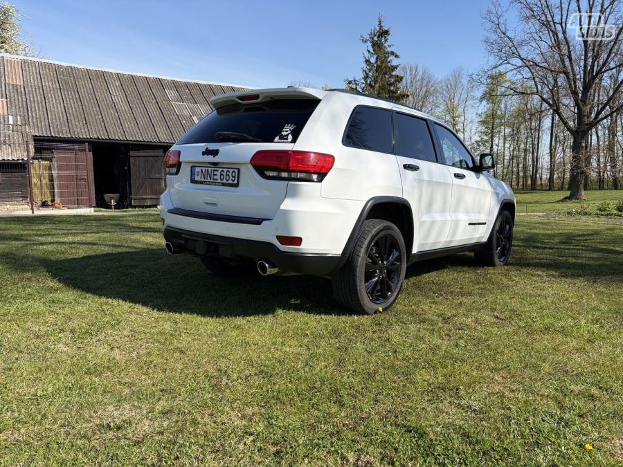 Balts Jeep Grand Cherokee 2015 Kauņa, ar dzinēja tilpumu 5.70 L un nobraukumu 241 tūkst. km par 15600 €, foto 6 vietnē AUTOMOTO.COM.LV