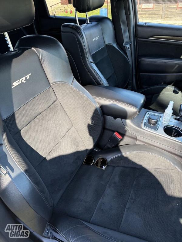 White Jeep Grand Cherokee 2015 in Kaunas, with an engine capacity of 5.70 L and mileage of 241 thousand km for 15600 €, photo 8 on AUTOMOTO.COM.LV