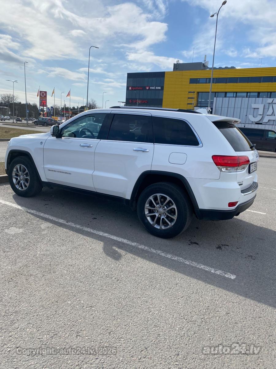 White Jeep Grand Cherokee 2015 in Tallinn, with an engine capacity of 3.00 L and mileage of 94 thousand km for 16490 €, photo 6 on AUTOMOTO.COM.LV