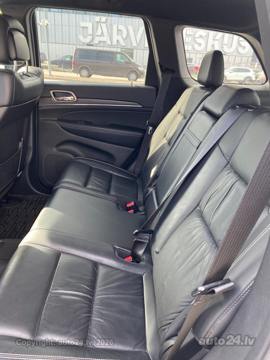 White Jeep Grand Cherokee 2015 in Tallinn, with an engine capacity of 3.00 L and mileage of 94 thousand km for 16490 €, photo 10 on AUTOMOTO.COM.LV
