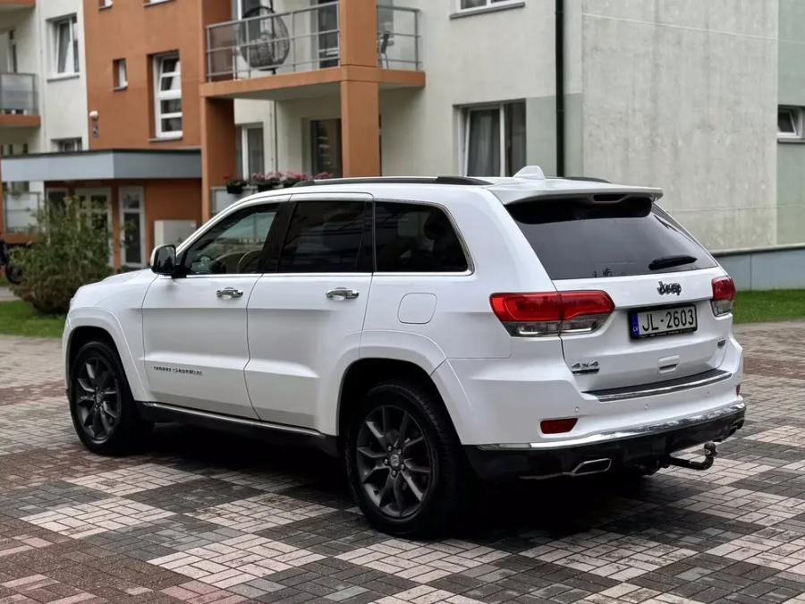 White Jeep Grand Cherokee 2015 in Riga, with an engine capacity of 3.00 L and mileage of 0 thousand km for 10900 €, photo 4 on AUTOMOTO.COM.LV
