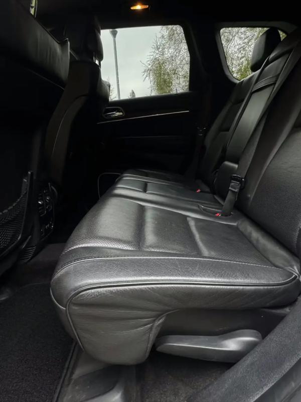 White Jeep Grand Cherokee 2015 in Riga, with an engine capacity of 3.00 L and mileage of 0 thousand km for 10900 €, photo 6 on AUTOMOTO.COM.LV