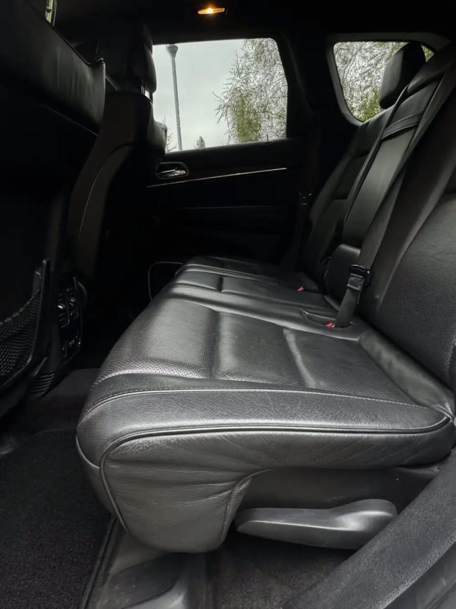 White Jeep Grand Cherokee 2015 in Riga, with an engine capacity of 3.00 L and mileage of 0 thousand km for 10900 €, photo 7 on AUTOMOTO.COM.LV