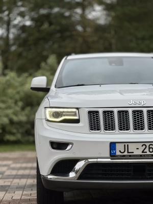 White Jeep Grand Cherokee 2015 in Riga, with an engine capacity of 3.00 L and mileage of 0 thousand km for 10900 €, photo 15 on AUTOMOTO.COM.LV