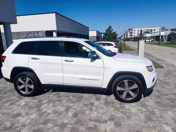 White Jeep Grand Cherokee 2015 in Kaunas, with an engine capacity of 3.60 L and mileage of 238 thousand km for 12500 €, photo 4 on AUTOMOTO.COM.LV