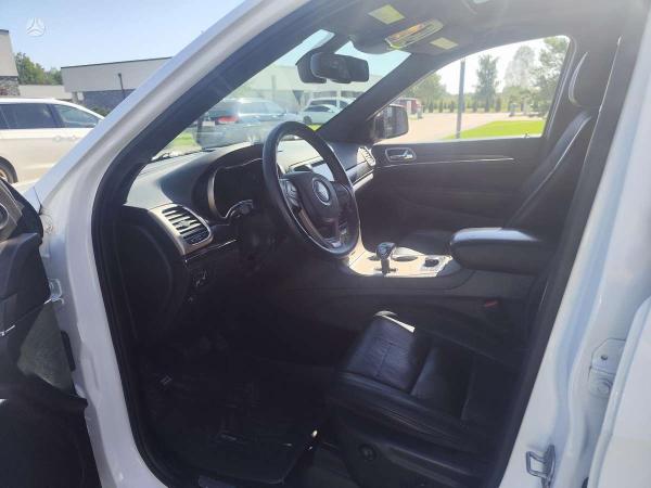 White Jeep Grand Cherokee 2015 in Kaunas, with an engine capacity of 3.60 L and mileage of 238 thousand km for 12500 €, photo 7 on AUTOMOTO.COM.LV