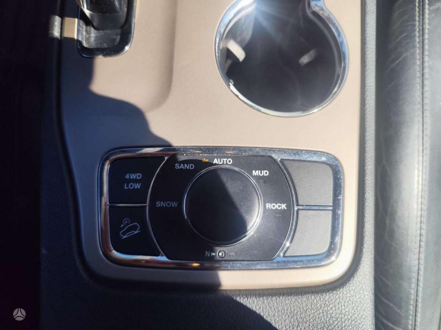 Balts Jeep Grand Cherokee 2015 Kauņa, ar dzinēja tilpumu 3.60 L un nobraukumu 238 tūkst. km par 12500 €, foto 15 vietnē AUTOMOTO.COM.LV