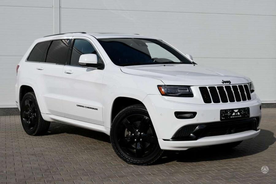 White Jeep Grand Cherokee 2015 in Kretinga, with an engine capacity of 5.65 L and mileage of 164 thousand km for 14499 €, photo 1 on AUTOMOTO.COM.LV