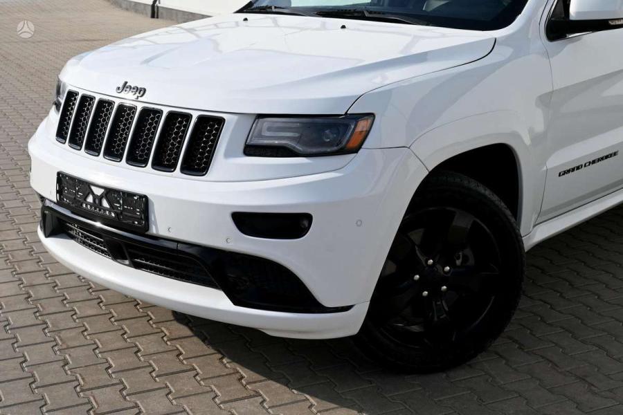 White Jeep Grand Cherokee 2015 in Kretinga, with an engine capacity of 5.65 L and mileage of 164 thousand km for 14499 €, photo 5 on AUTOMOTO.COM.LV
