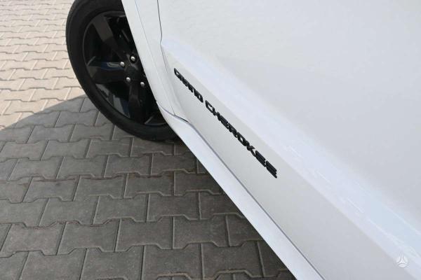 Balts Jeep Grand Cherokee 2015 Kretinga, ar dzinēja tilpumu 5.65 L un nobraukumu 164 tūkst. km par 14499 €, foto 7 vietnē AUTOMOTO.COM.LV