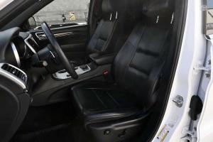 White Jeep Grand Cherokee 2015 in Kretinga, with an engine capacity of 5.65 L and mileage of 164 thousand km for 14499 €, photo 20 on AUTOMOTO.COM.LV