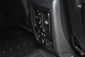 White Jeep Grand Cherokee 2015 in Kretinga, with an engine capacity of 5.65 L and mileage of 164 thousand km for 14499 €, photo 27 on AUTOMOTO.COM.LV