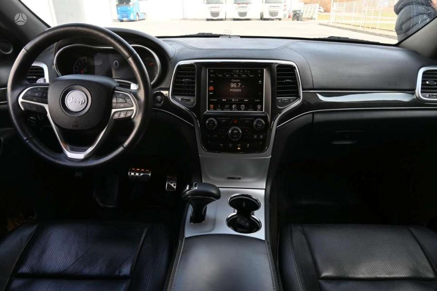 White Jeep Grand Cherokee 2015 in Kretinga, with an engine capacity of 5.65 L and mileage of 164 thousand km for 14499 €, photo 28 on AUTOMOTO.COM.LV