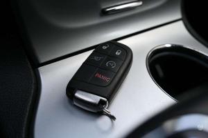 White Jeep Grand Cherokee 2015 in Kretinga, with an engine capacity of 5.65 L and mileage of 164 thousand km for 14499 €, photo 34 on AUTOMOTO.COM.LV