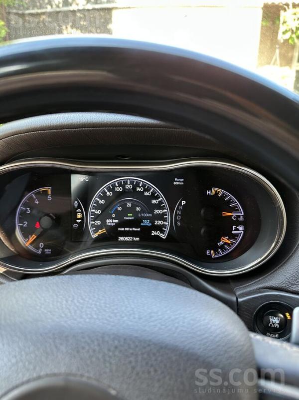Balts Jeep Grand Cherokee 2015 Cēsis, ar dzinēja tilpumu 3.00 L un nobraukumu 261 tūkst. km par 5750 €, foto 2 vietnē AUTOMOTO.COM.LV