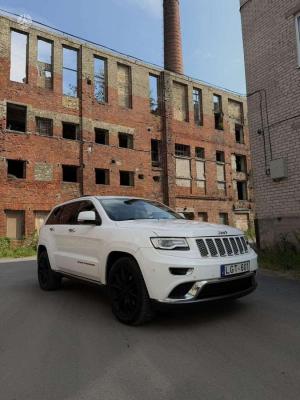 White Jeep Grand Cherokee 2015 in Siauliai, with an engine capacity of 2.99 L and mileage of 258 thousand km for 15800 €, photo  on AUTOMOTO.COM.LV