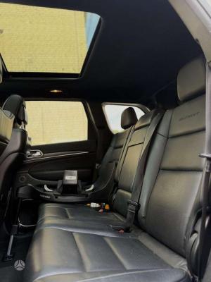 White Jeep Grand Cherokee 2015 in Siauliai, with an engine capacity of 2.99 L and mileage of 258 thousand km for 15800 €, photo 8 on AUTOMOTO.COM.LV