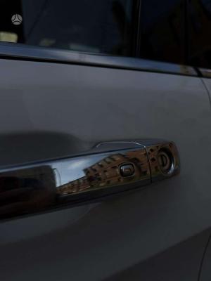 White Jeep Grand Cherokee 2015 in Siauliai, with an engine capacity of 2.99 L and mileage of 258 thousand km for 15800 €, photo 14 on AUTOMOTO.COM.LV
