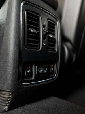 White Jeep Grand Cherokee 2015 in Siauliai, with an engine capacity of 2.99 L and mileage of 258 thousand km for 15800 €, photo 17 on AUTOMOTO.COM.LV