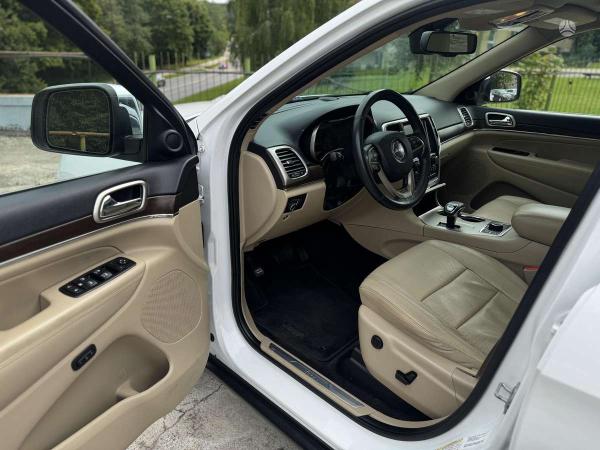 Balts Jeep Grand Cherokee 2015 Viļņa, ar dzinēja tilpumu 3.60 L un nobraukumu 273 tūkst. km par 13400 €, foto 5 vietnē AUTOMOTO.COM.LV