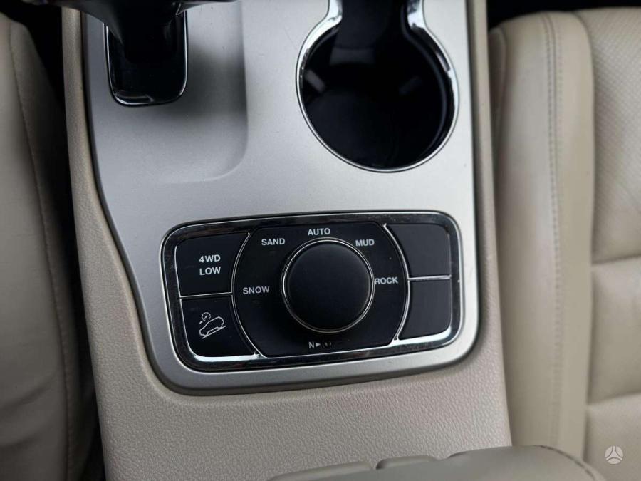Balts Jeep Grand Cherokee 2015 Viļņa, ar dzinēja tilpumu 3.60 L un nobraukumu 273 tūkst. km par 13400 €, foto 7 vietnē AUTOMOTO.COM.LV