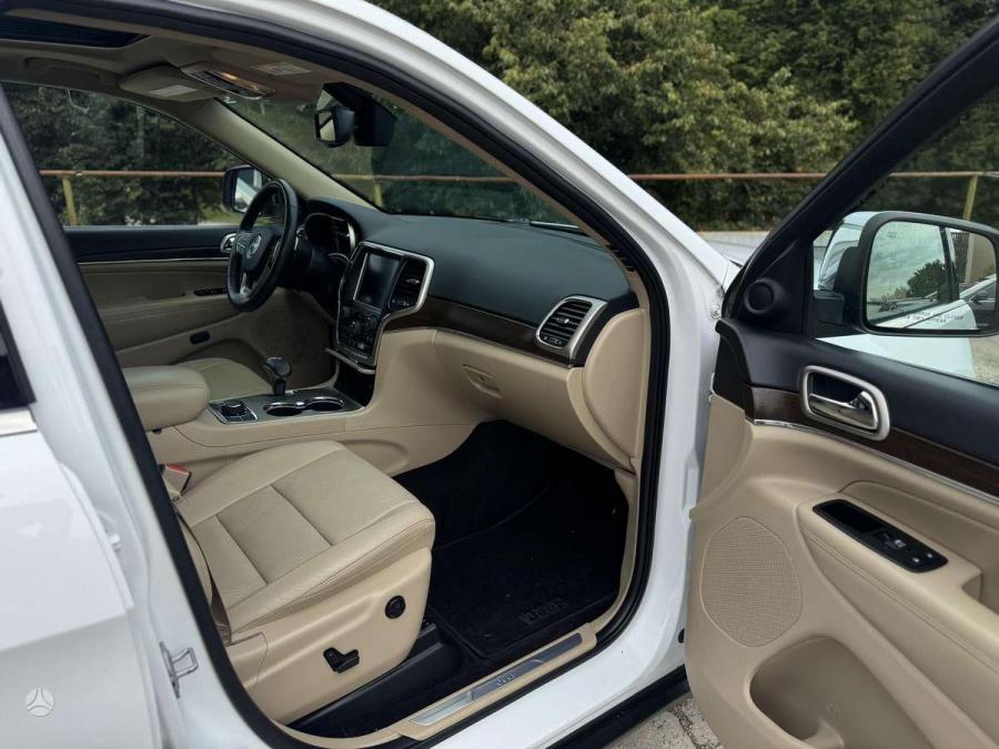Balts Jeep Grand Cherokee 2015 Viļņa, ar dzinēja tilpumu 3.60 L un nobraukumu 273 tūkst. km par 13400 €, foto 17 vietnē AUTOMOTO.COM.LV