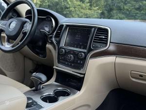 Balts Jeep Grand Cherokee 2015 Viļņa, ar dzinēja tilpumu 3.60 L un nobraukumu 273 tūkst. km par 13400 €, foto 18 vietnē AUTOMOTO.COM.LV