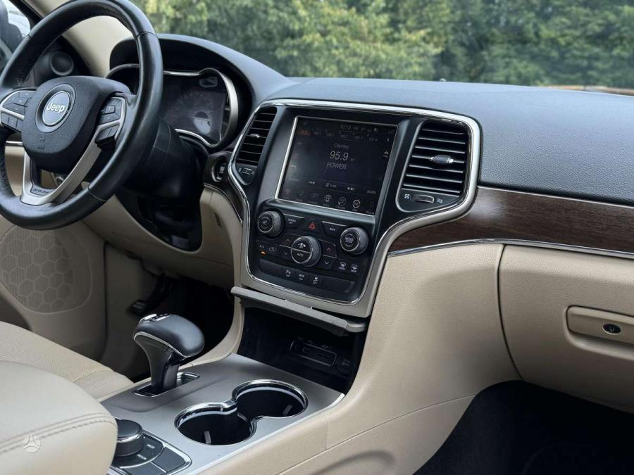 Balts Jeep Grand Cherokee 2015 Viļņa, ar dzinēja tilpumu 3.60 L un nobraukumu 273 tūkst. km par 13400 €, foto 18 vietnē AUTOMOTO.COM.LV