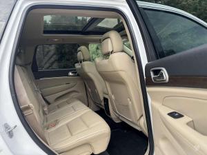 Balts Jeep Grand Cherokee 2015 Viļņa, ar dzinēja tilpumu 3.60 L un nobraukumu 273 tūkst. km par 13400 €, foto 24 vietnē AUTOMOTO.COM.LV