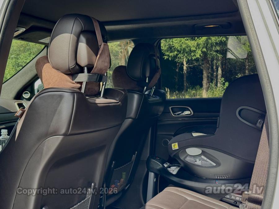 Balts Jeep Grand Cherokee 2015 Tallina, ar dzinēja tilpumu 3.00 L un nobraukumu 198 tūkst. km par 16900 €, foto 12 vietnē AUTOMOTO.COM.LV