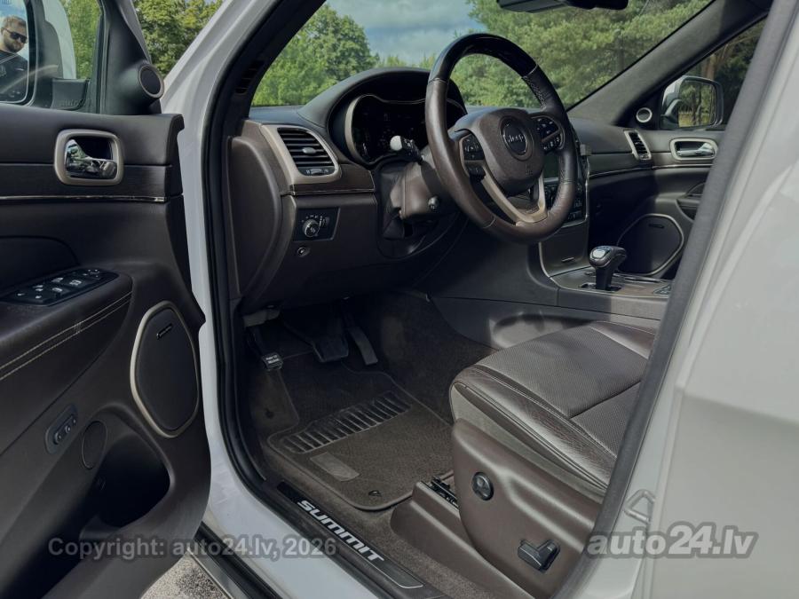 Balts Jeep Grand Cherokee 2015 Tallina, ar dzinēja tilpumu 3.00 L un nobraukumu 198 tūkst. km par 16900 €, foto 13 vietnē AUTOMOTO.COM.LV