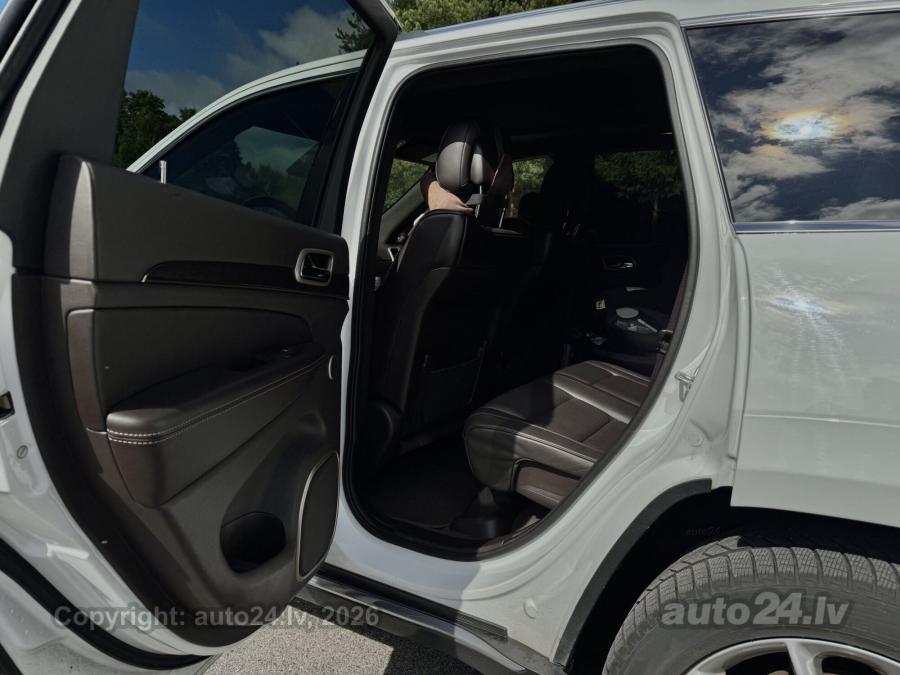 Balts Jeep Grand Cherokee 2015 Tallina, ar dzinēja tilpumu 3.00 L un nobraukumu 198 tūkst. km par 16900 €, foto 14 vietnē AUTOMOTO.COM.LV