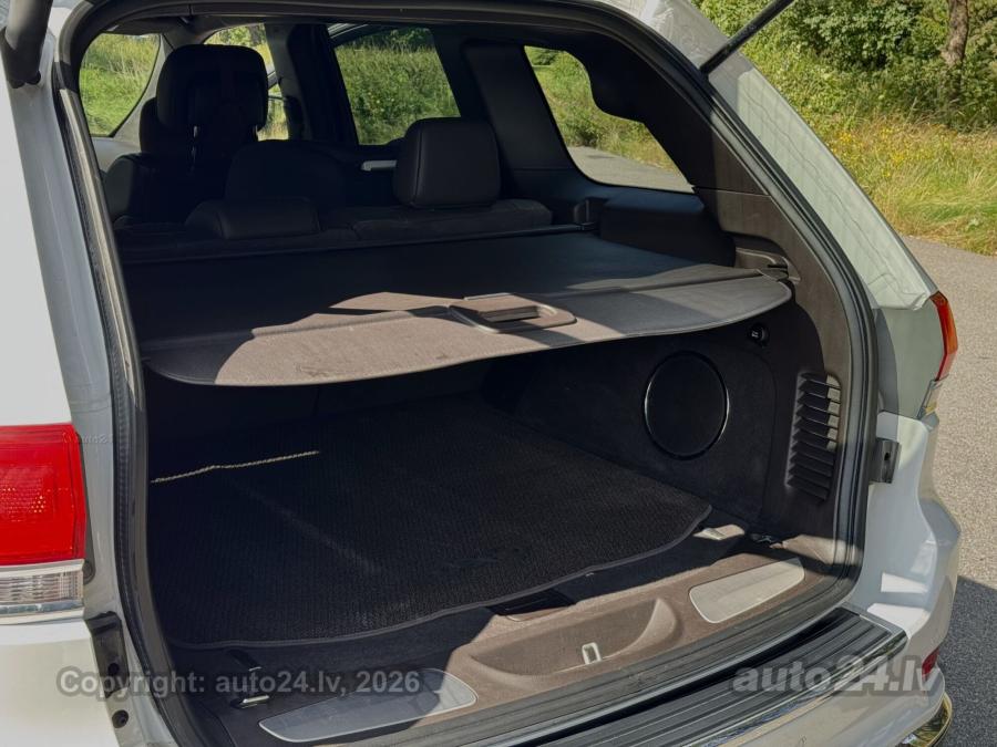 Balts Jeep Grand Cherokee 2015 Tallina, ar dzinēja tilpumu 3.00 L un nobraukumu 198 tūkst. km par 16900 €, foto 20 vietnē AUTOMOTO.COM.LV