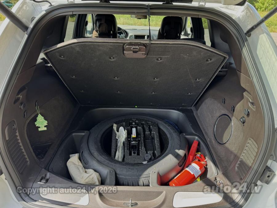 Balts Jeep Grand Cherokee 2015 Tallina, ar dzinēja tilpumu 3.00 L un nobraukumu 198 tūkst. km par 16900 €, foto 21 vietnē AUTOMOTO.COM.LV