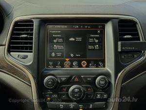 Balts Jeep Grand Cherokee 2015 Tallina, ar dzinēja tilpumu 3.00 L un nobraukumu 198 tūkst. km par 16900 €, foto 22 vietnē AUTOMOTO.COM.LV