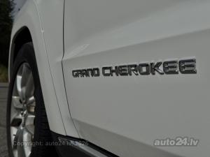 Balts Jeep Grand Cherokee 2015 Tallina, ar dzinēja tilpumu 3.00 L un nobraukumu 198 tūkst. km par 16900 €, foto 23 vietnē AUTOMOTO.COM.LV