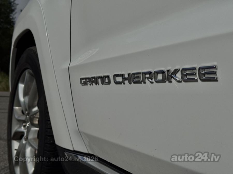 Balts Jeep Grand Cherokee 2015 Tallina, ar dzinēja tilpumu 3.00 L un nobraukumu 198 tūkst. km par 16900 €, foto 23 vietnē AUTOMOTO.COM.LV