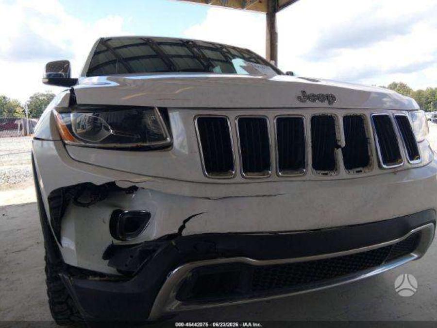 White Jeep Grand Cherokee 2015 in Klaipeda, with an engine capacity of 3.60 L and mileage of 207 thousand km for 8000 €, photo 7 on AUTOMOTO.COM.LV