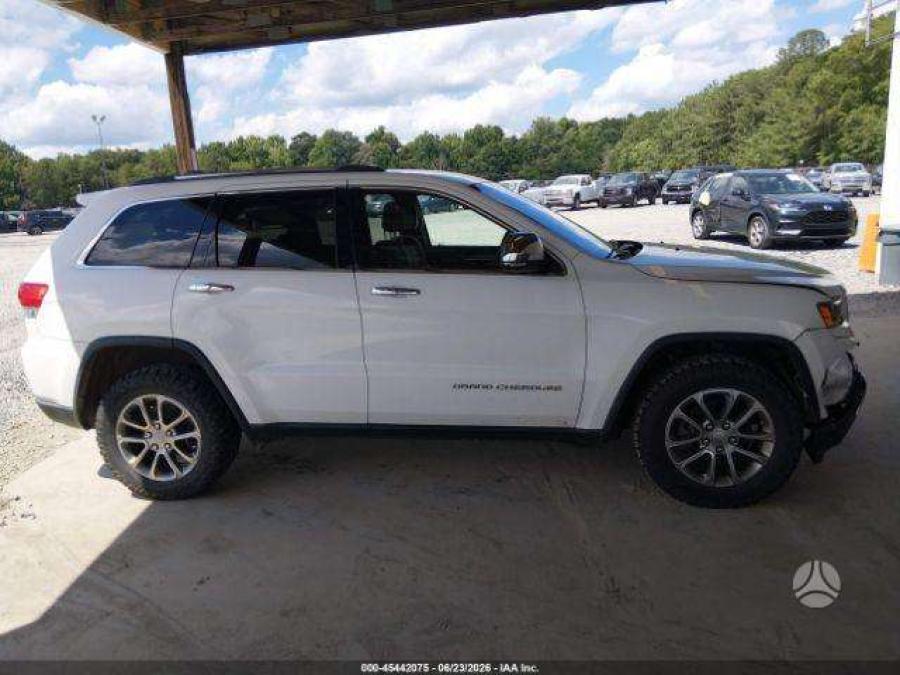 White Jeep Grand Cherokee 2015 in Klaipeda, with an engine capacity of 3.60 L and mileage of 207 thousand km for 8000 €, photo 13 on AUTOMOTO.COM.LV