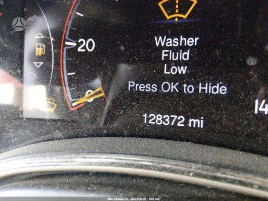 White Jeep Grand Cherokee 2015 in Klaipeda, with an engine capacity of 3.60 L and mileage of 207 thousand km for 8000 €, photo 15 on AUTOMOTO.COM.LV