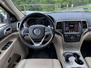 Balts Jeep Grand Cherokee 2015 Viļņa, ar dzinēja tilpumu 3.60 L un nobraukumu 198 tūkst. km par 14100 €, foto 3 vietnē AUTOMOTO.COM.LV