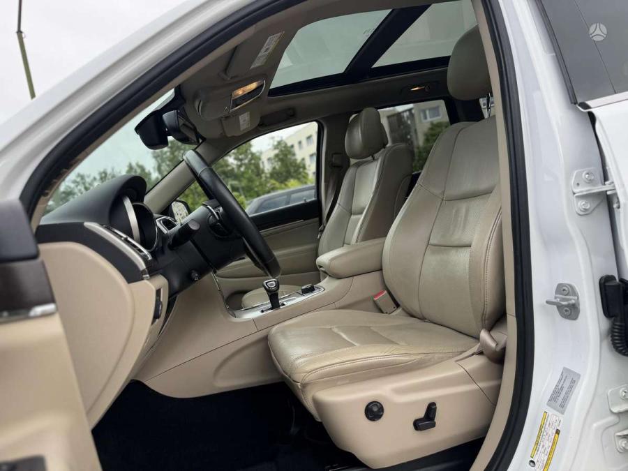 Balts Jeep Grand Cherokee 2015 Viļņa, ar dzinēja tilpumu 3.60 L un nobraukumu 198 tūkst. km par 14100 €, foto 4 vietnē AUTOMOTO.COM.LV