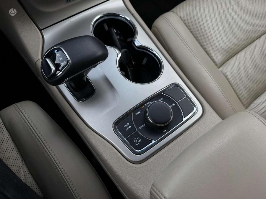 Balts Jeep Grand Cherokee 2015 Viļņa, ar dzinēja tilpumu 3.60 L un nobraukumu 198 tūkst. km par 14100 €, foto 6 vietnē AUTOMOTO.COM.LV