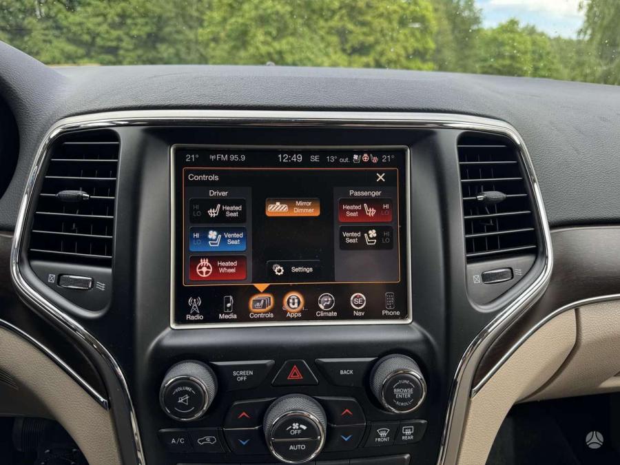 Balts Jeep Grand Cherokee 2015 Viļņa, ar dzinēja tilpumu 3.60 L un nobraukumu 198 tūkst. km par 14100 €, foto 23 vietnē AUTOMOTO.COM.LV