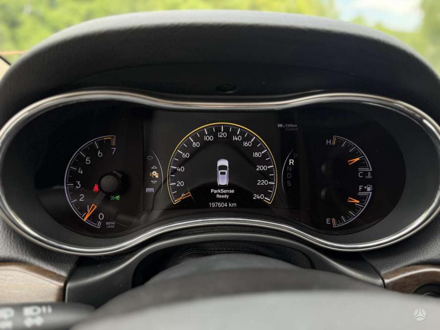 Balts Jeep Grand Cherokee 2015 Viļņa, ar dzinēja tilpumu 3.60 L un nobraukumu 198 tūkst. km par 14100 €, foto 25 vietnē AUTOMOTO.COM.LV
